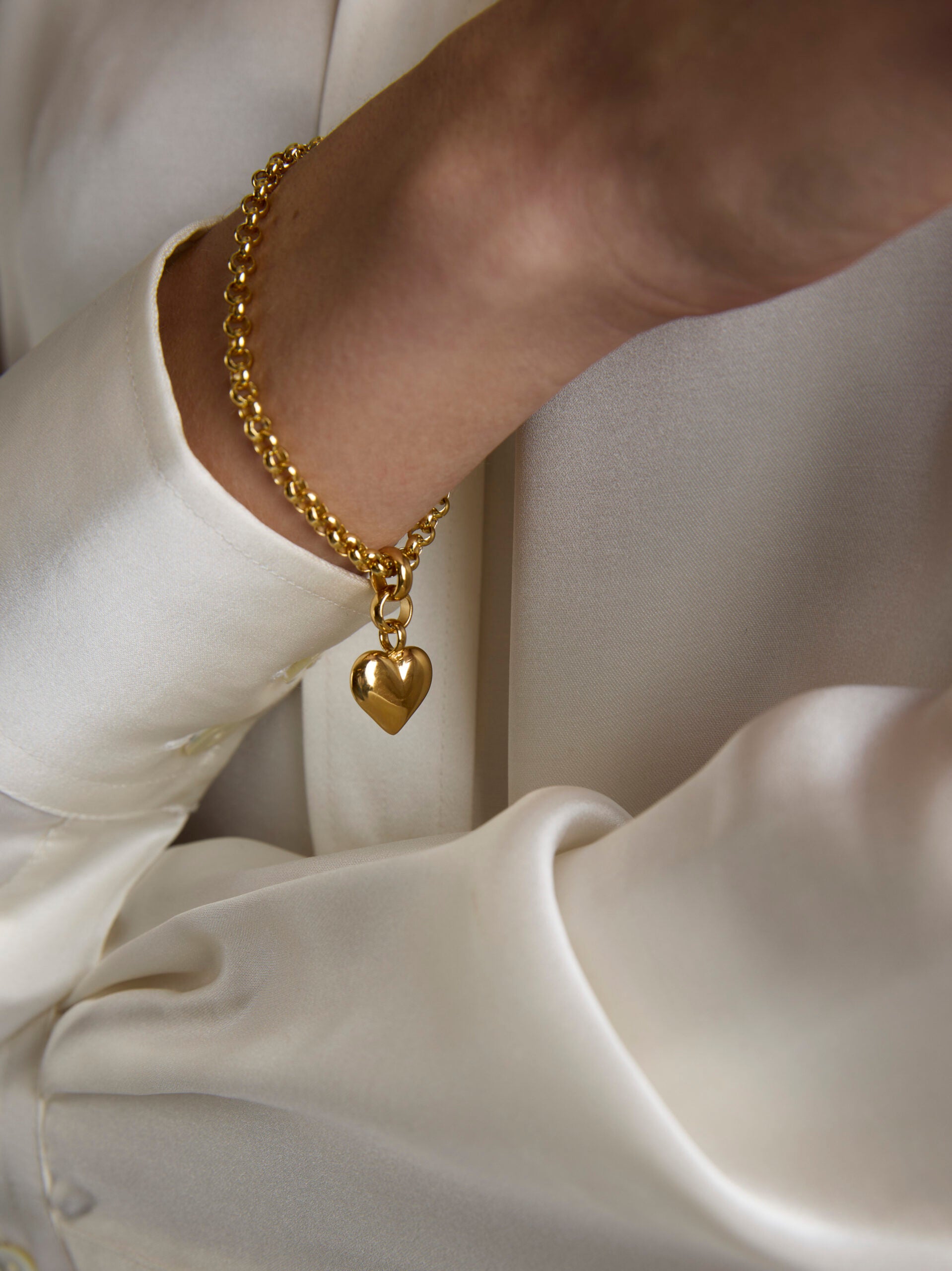 Tilly Sveaas Small Gold Heart on Belcher Bracelet– Willow & Wolf ...